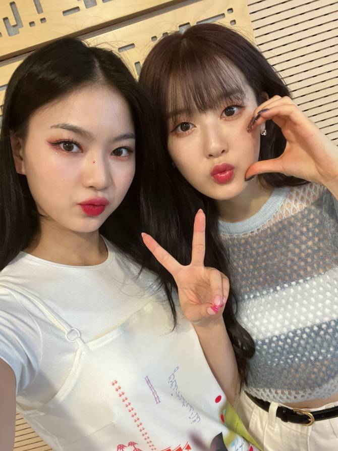 Stayc 커뮤니티 포스트 아이시은즈 중 시은씨 생일축하 🤩🥰 예싸노 ~ 예~ 넌 별을 품었어 ️ 명창씬니 오늘도 행복한