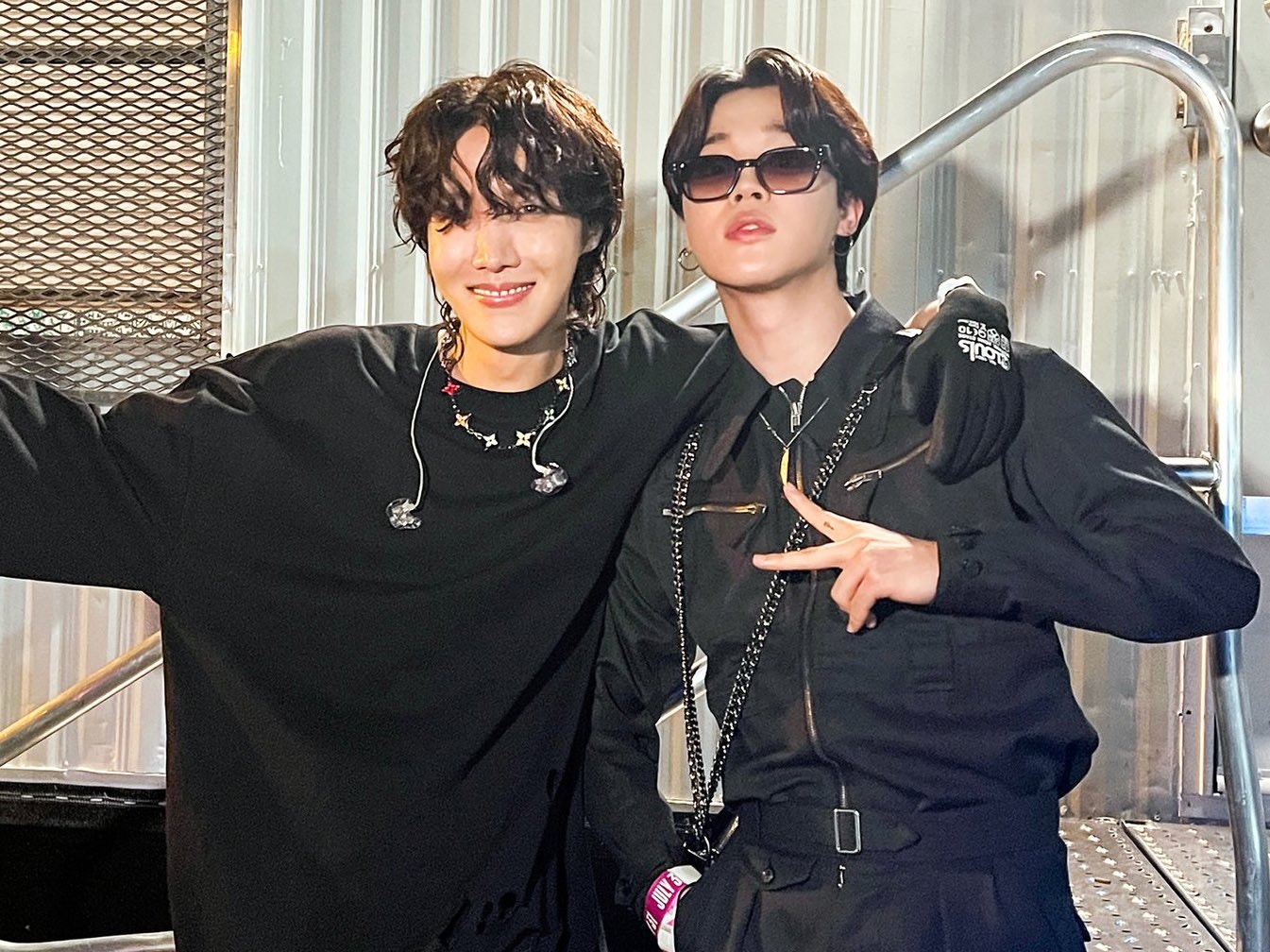 BTS 커뮤니티 포스트 - Your truly lucky Hobie to have Jimin to be your brother ...