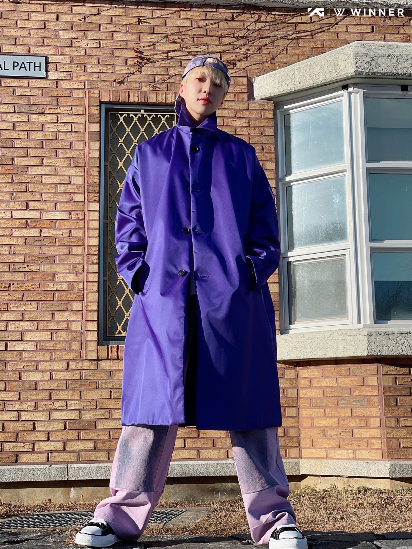 WINNER [HOLIDAY] JACKET BEHIND PHOTO #1 💙