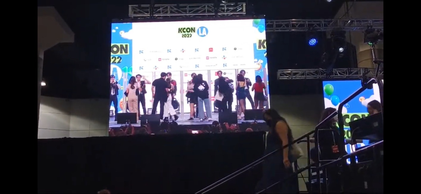 ENHYPEN Community Posts - Kcon La convention、羨ましすぎる😳。 早くイプニ達とこんなコネクト🔀したい😆‼️。 日本🇯🇵でも是非👍