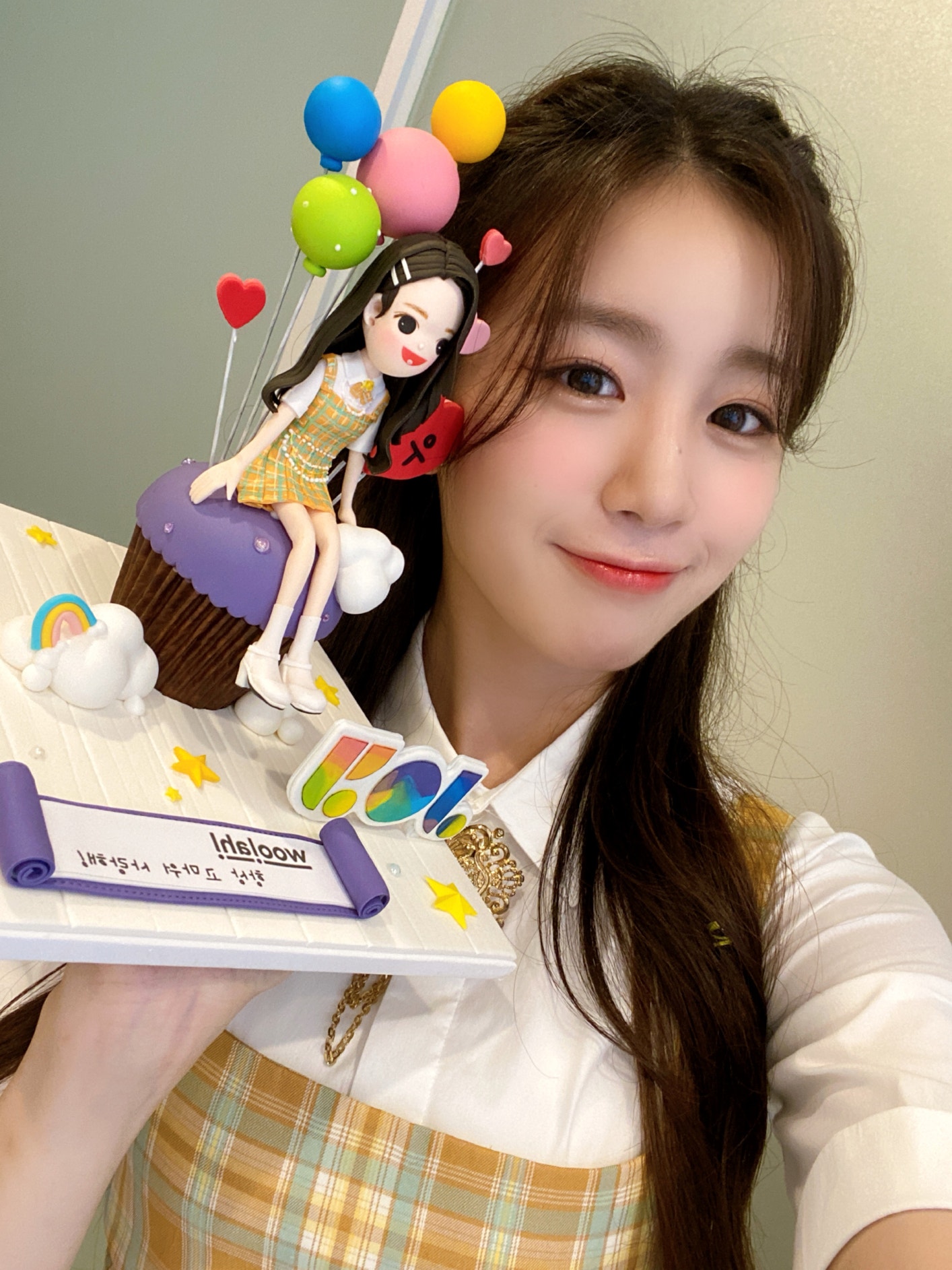 Wooah 커뮤니티 포스트 고마워 와우💜 의상까지 완전 똑같아ㅎㅎ심지어 닮았오 미니 우연과 빅 우연 ️😎 우연