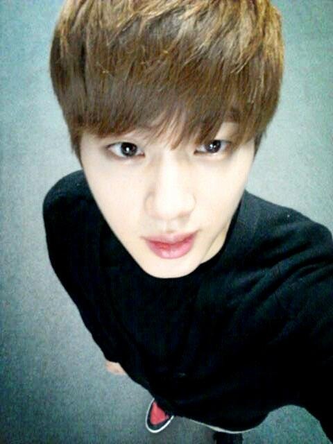 BTS Community Post - JIN time JINさんこんにちは☺お元気ですか🥺？ 夜中にWeverseに来ていたのを知らなく ...