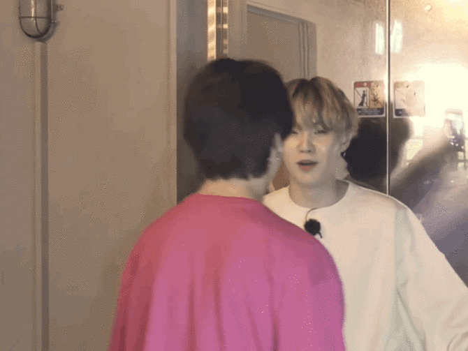 BTS Community Post - ジミンちゃん… あなたとゆう人は… しゅがひょんしゅがひょん言いながら ﾋﾟｮﾝﾋﾟｮﾝ 可愛すぎる そんなしゅがひょんをお手伝い おんぶしてﾂｰ ...