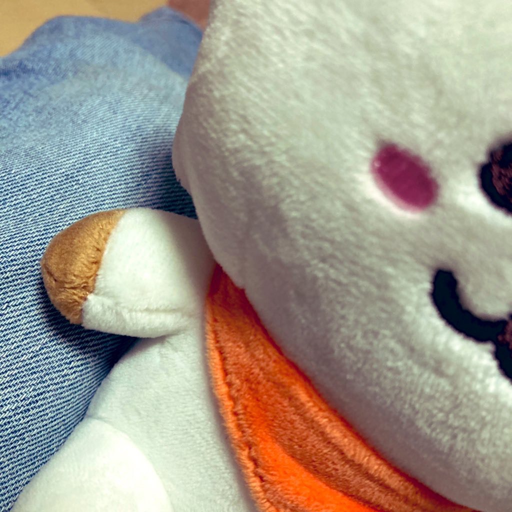 Bts Community Post ジンくん🧡 ジンくんの力強いグー。 蚊に刺された腕だけでもカッコイイって何事🥹 あー。グー。 💜💜💜