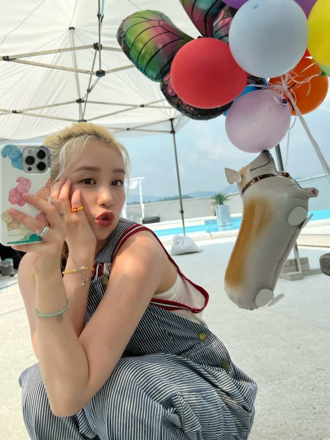 Wooah 커뮤니티 포스트 여름 Bye~~🎆🌈🎈🐶 소라