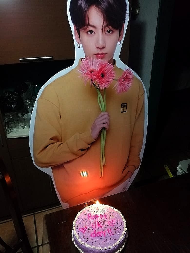 BTS Community Post - #happybirthdayjungkook En casa también festejamos ...