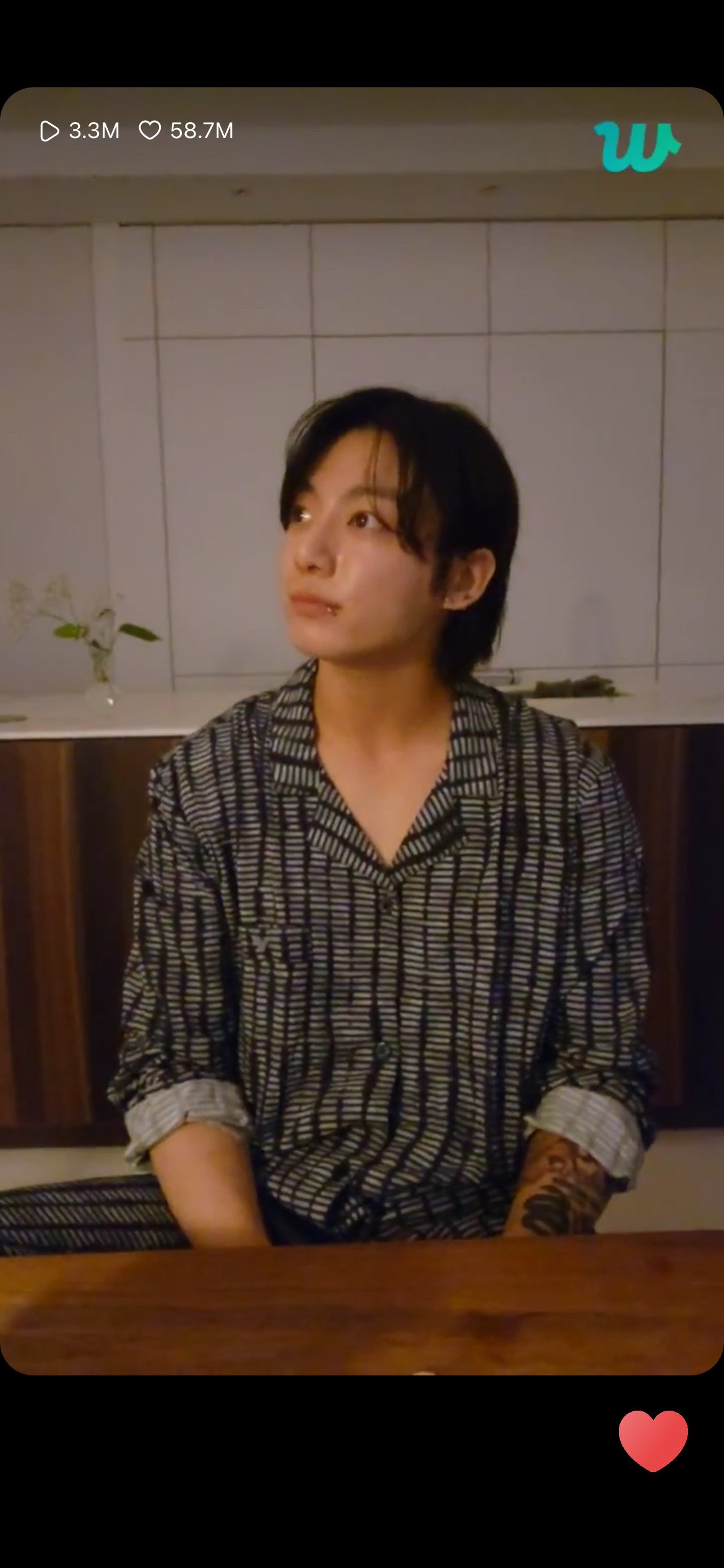 BTS Community Post - お誕生日おめでとうございます🎈 vlive来てくれてありがとう！ （ブイラって言っていいのかな？笑） 可愛い&かっこいい姿をみれたから、 明日も仕事 ...