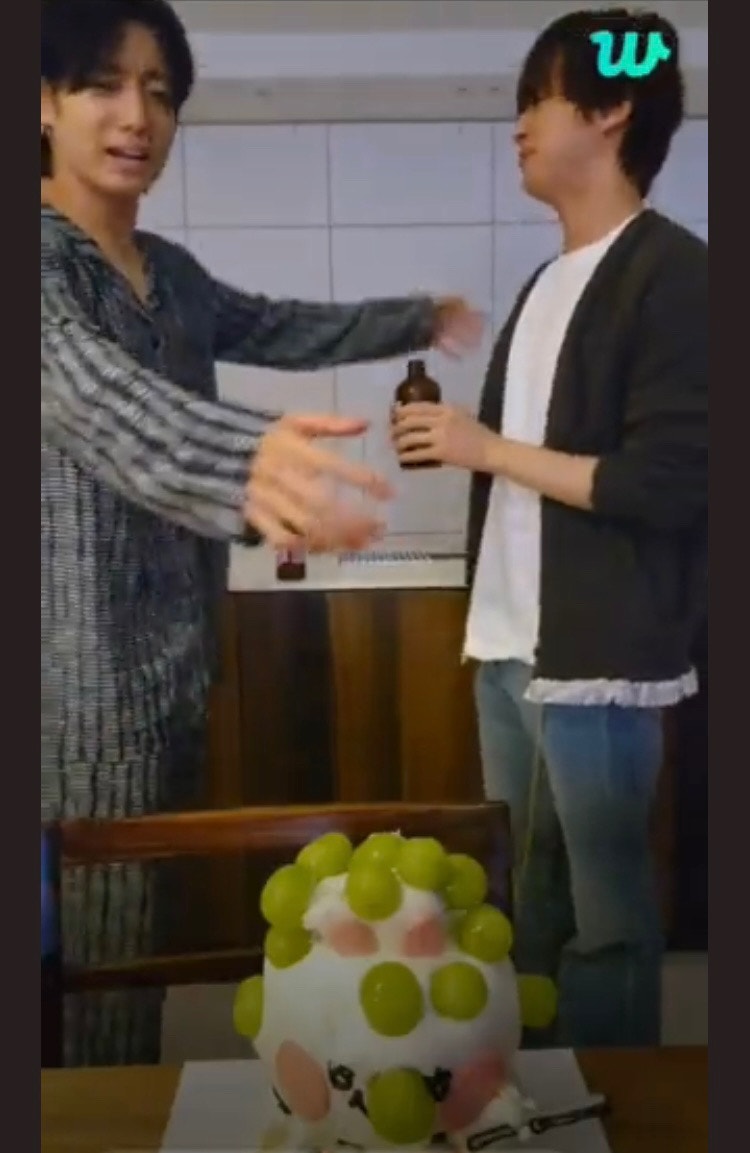 Bts Community Posts 멋진 노랫소리 많이 들을 수 있어서 좋았어 다시한번 생일 축하해 🎂🎉 고마워 😊