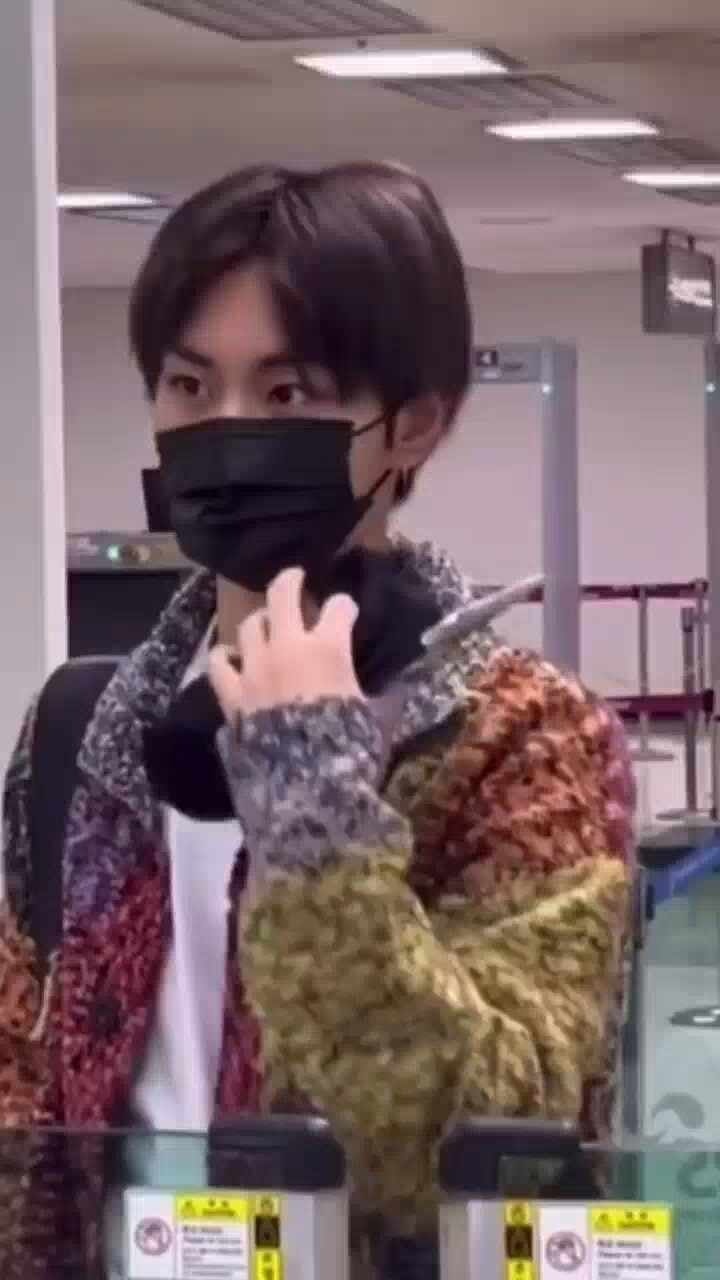 ENHYPEN Community Posts - He's so pretty I'M CRYING