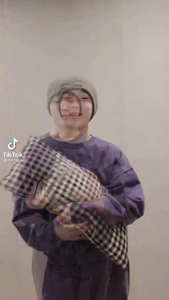 ENHYPEN Community Post - one of my classmate give me sunoo vibe halp😔