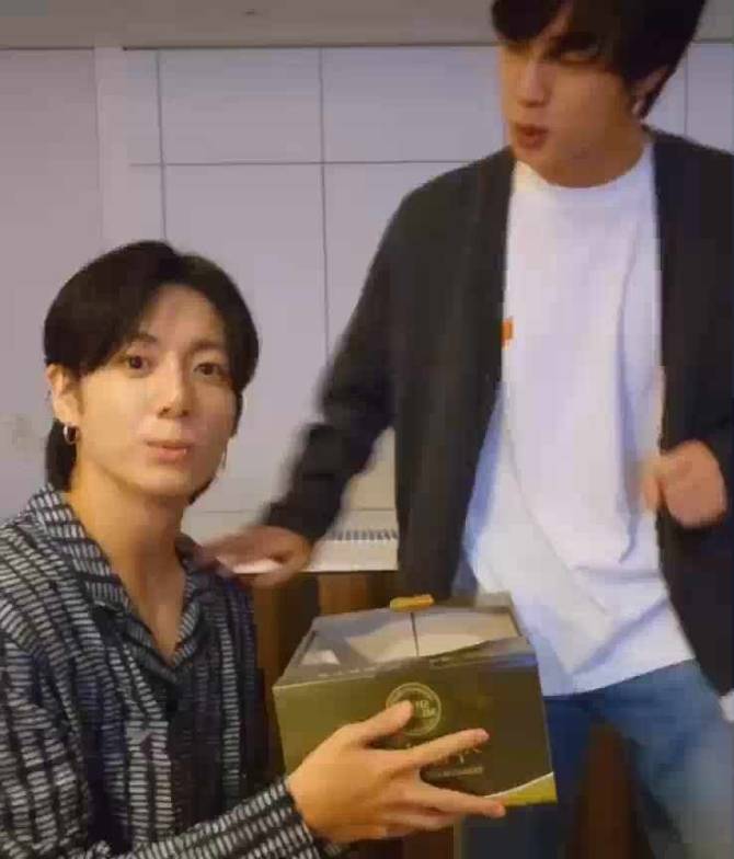 Bts Community Posts ·͜·♡ 𝕁𝕀ℕ 𝕋𝕚𝕞𝕖 ̗̀‪🌈ᵕ̈ ̖́ わたしね ジンｸﾝがお話してる時 や お
