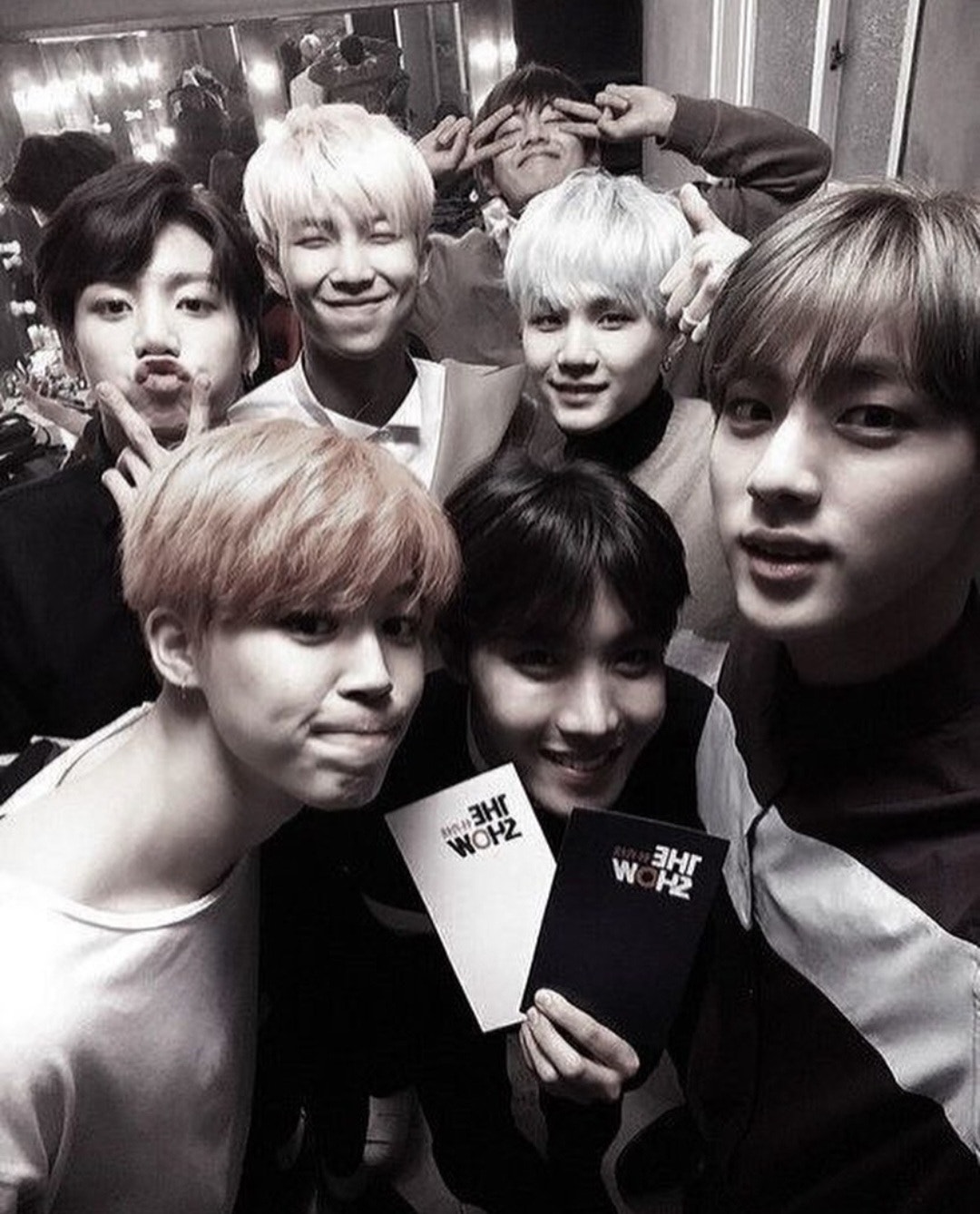 BTS Community Posts - 情報共有です‼️ NHKで 9月10日AM0:25～AM1:26 ＃BTS_ARMY ファンが生み出す"SNSパワー" あります📺 みんなで観 ...