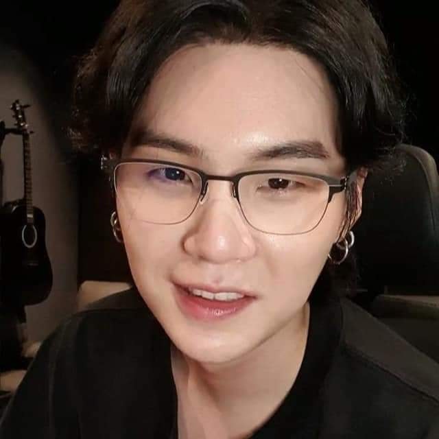 BTS Community Post - yoongi look so handsome i love u meow meow 😘😘 ️ ️ ️