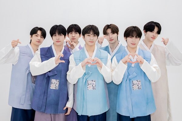 ENHYPEN Community Posts - Jakey! Do u want me to complete ur heart? 😂