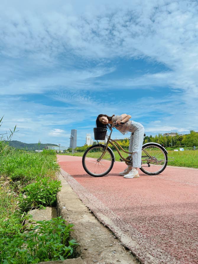 Stayc Community Post 스윗 ️ 즐거운 한가위 보내고 있나욥 재이는 가족끼리 자전거 슝슝 하러 왔지롱🚴🏻