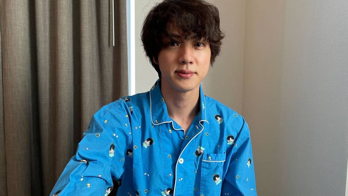 BTS Community Post - What do you mean Jin was live for 3 hours while I ...
