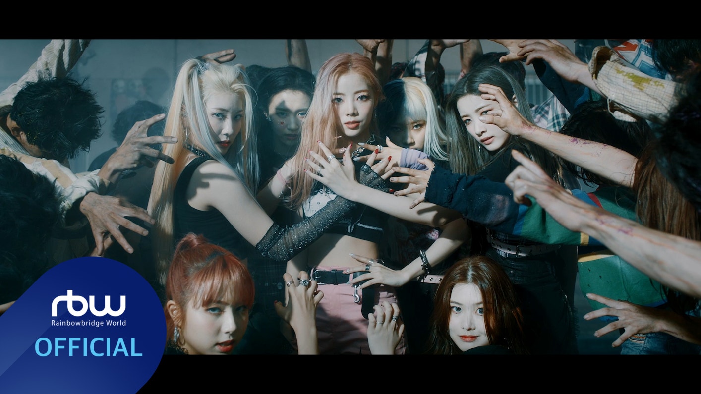 퍼플키스(PURPLE KISS) 'Intro : Freaky Purky' Performance