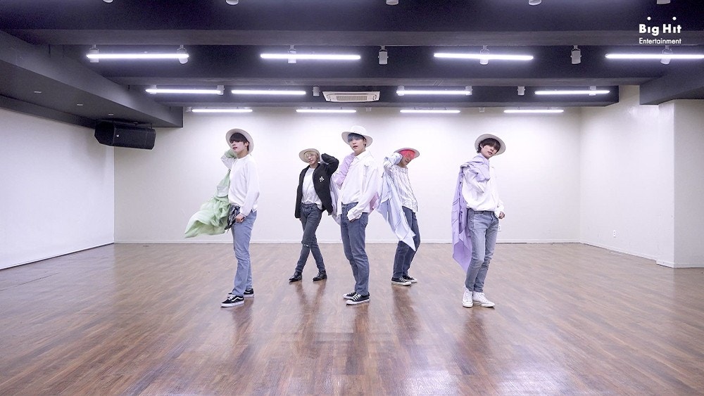 Weverse TOMORROW X TOGETHER Media - TXT "Blue Hour" Dance Practice