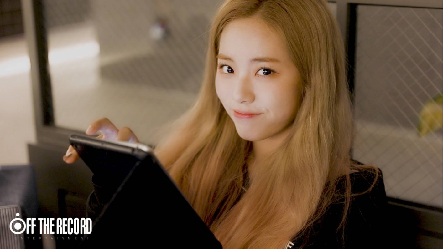 Multimedia de fromis_9 de Weverse - 프로미스나인 (fromis_9) - 'LOVE BOMB' Recording Behind