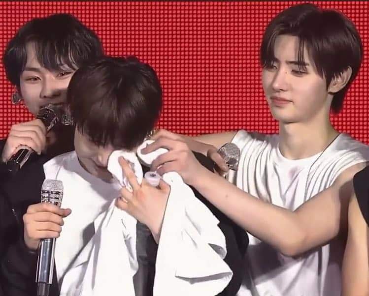 ENHYPEN Community Posts - it's precious how the members went to sunoo ...