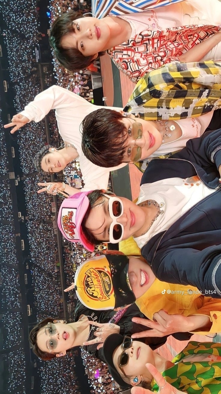 BTS Community Post - #ARMY_Borahae_BTS_on_Weverse