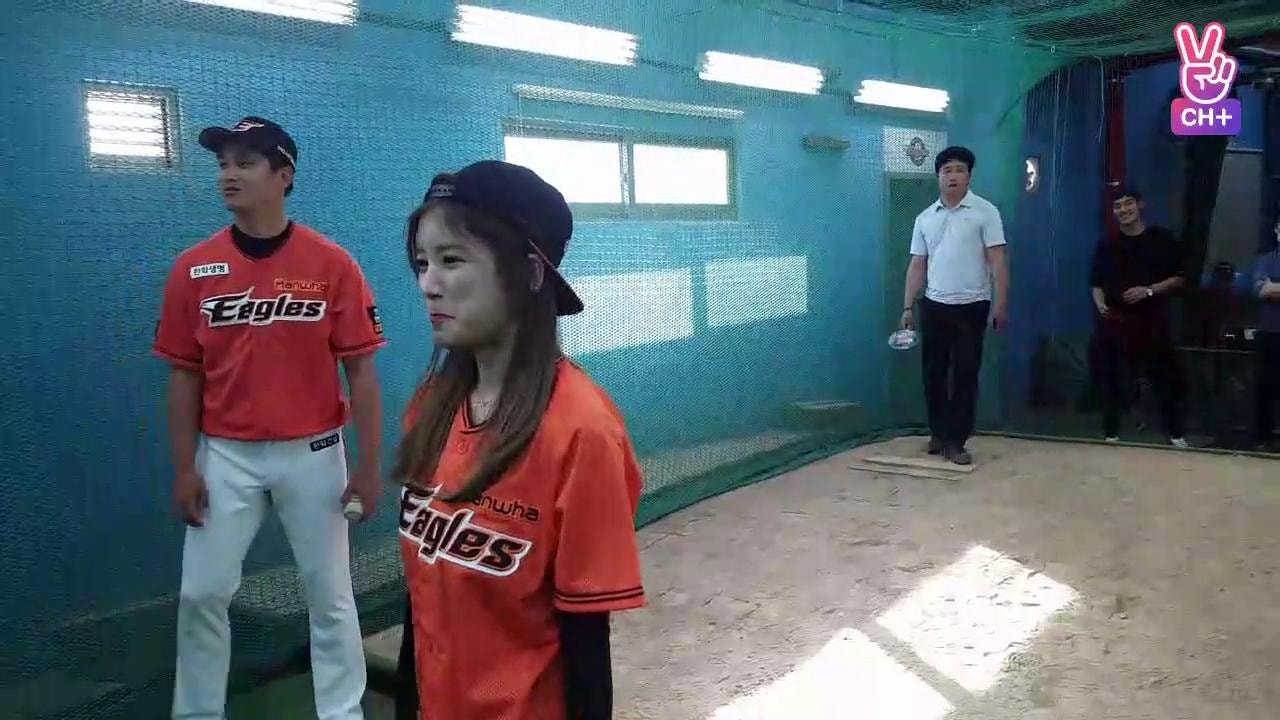 Apink Broadcast CH+ 초롱의 시구연습3