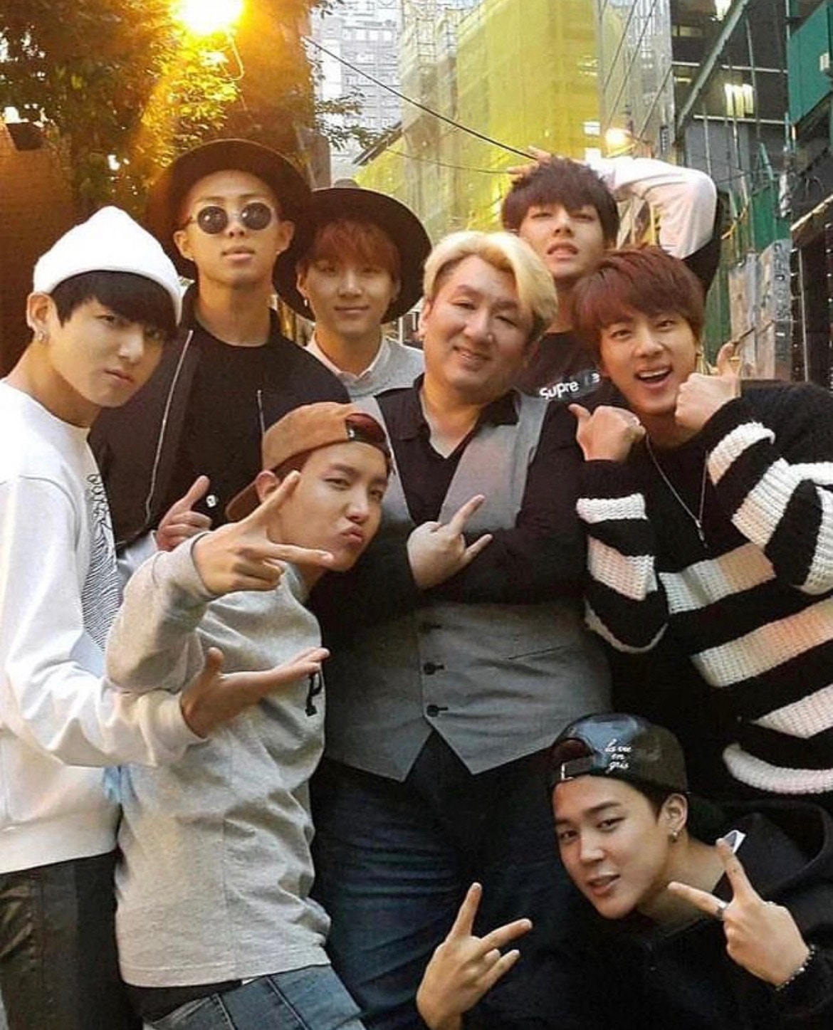 BTS Community Post - #ARMY_Borahae_BTS_on_Weverse コロナが蔓延し始め不急不要な外出は控えようという中、毎日怯えながら県を越えて通勤していた私は ...