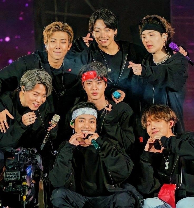 BTS Community Posts - #ARMY_Borahae_BTS_on_Weverse Hi..my name is Lidia and I'm 17 years old...I ...