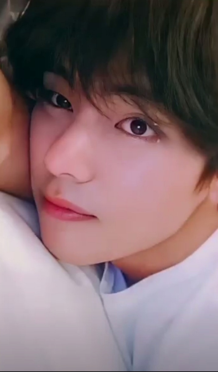 BTS Community Post - Ahh!! Taehyungie your eyes are so beautiful 😍 I have just lost in your ...