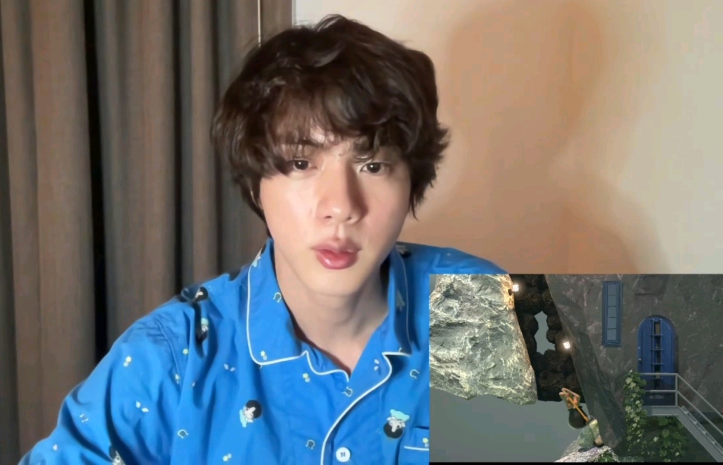 Bts Community Posts 秋の気配を感じる今日この頃。 ジンくん天使パジャマを着始めました。 パジャマ姿って私の概念では無