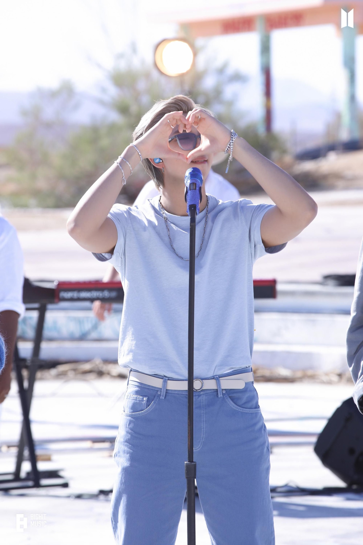 BTS Community Posts - #ARMY_Borahae_BTS_on_Weverse ナムジュン💜 バンタンの唯一無二であるリーダー！信頼感抜群、包容力抜群、メンバーの様子や ...