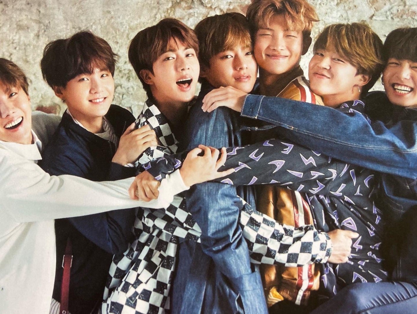 BTS Community Post - #ARMY_Borahae_BTS_on_Weverse 私、結構なお年の大人アーミーですよ。なんでこんなにBTSにハマったのか、自分でもわからない ...