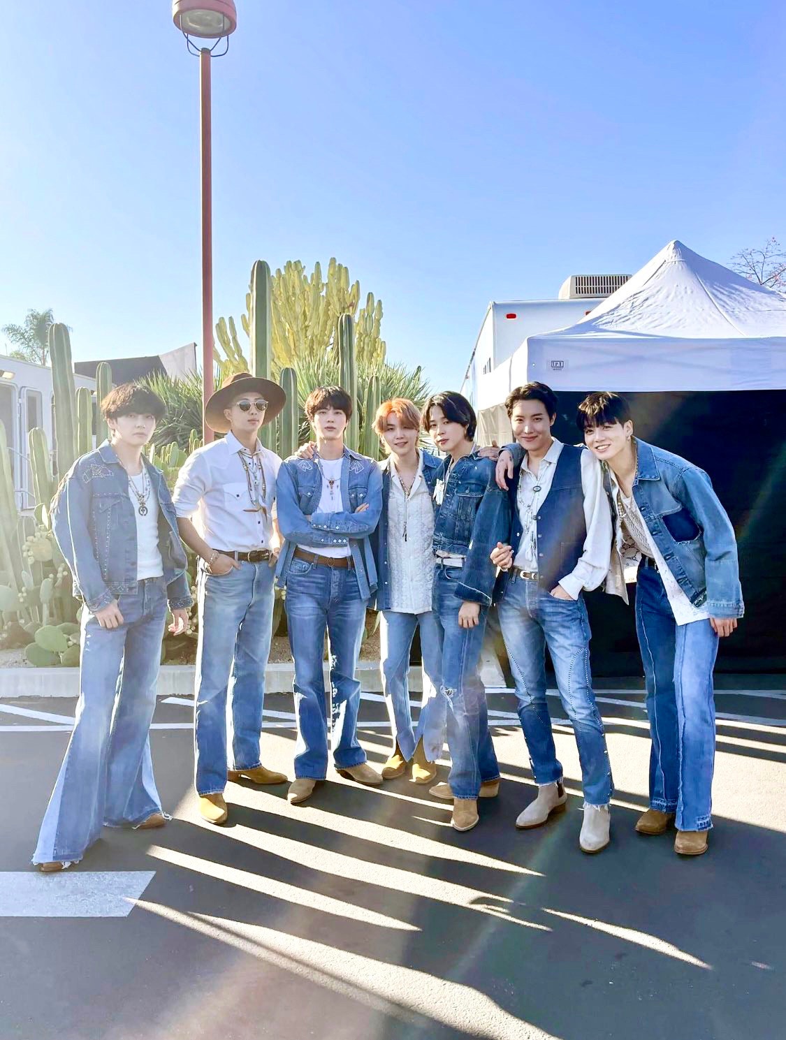 BTS Community Post - #ARMY_Borahae_BTS_on_Weverse 私のBTS自慢💜 毎朝ご先祖様に手を合わせる時BTS7人の健康と安全をお祈りしています🙏家族 ...