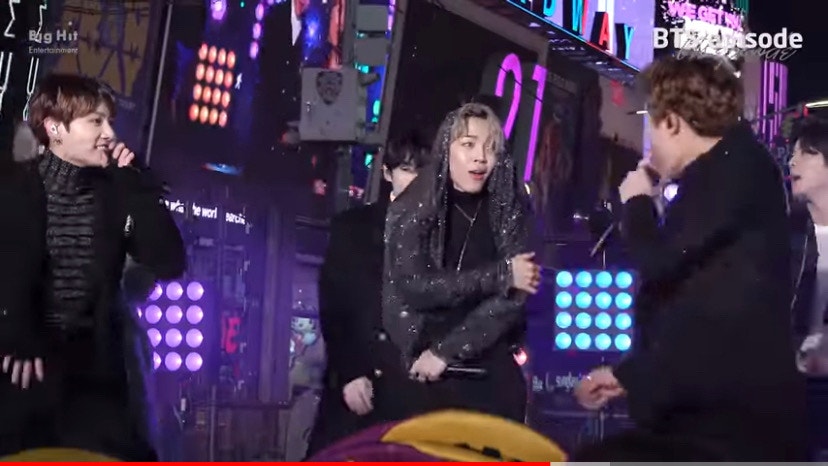 BTS Community Post - #ARMY_Borahae_BTS_on_Weverse #うりバンタンのカッコよさを紹介しよう こんなお茶目な人いますか。 その名は、パクジミン ...