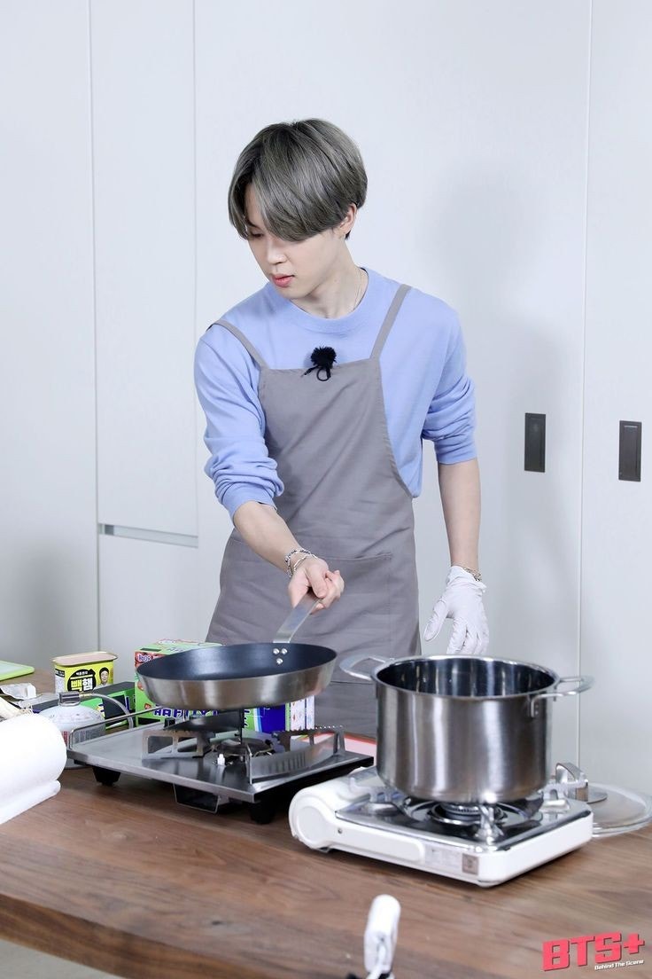 BTS Community Post - cooking💜😍 #pics