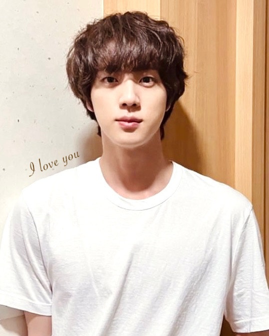 Bts 커뮤니티 포스트 Jin Time ♥️ ジンくんが運んできた あたたかい幸せに包まれた夜 🐹 𓂃꙳⋆ どんなあなたも