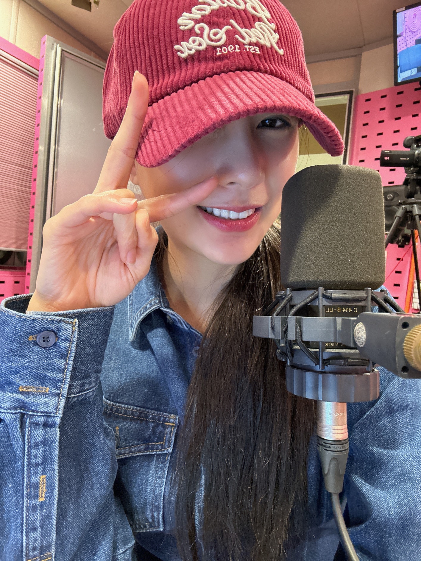 Apink Community Post 딘뮤하듣고있어요 ️ Hayoung