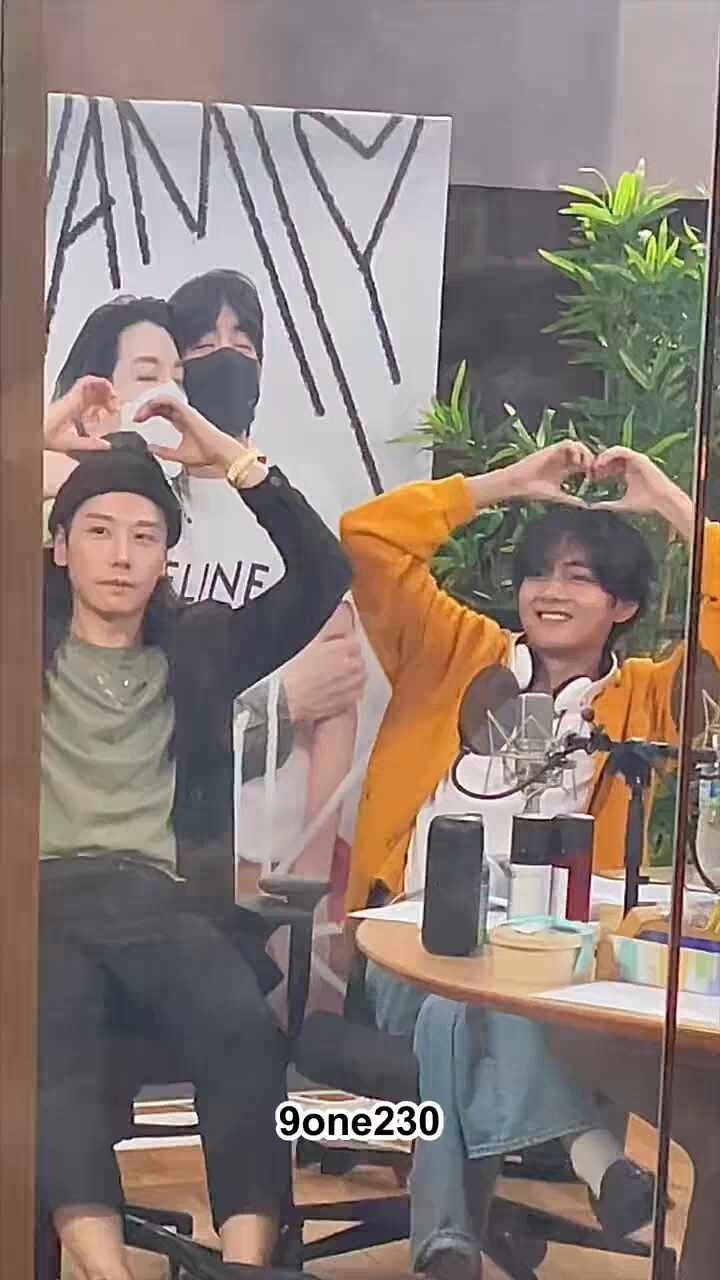 Bts Community Posts V π§‘π