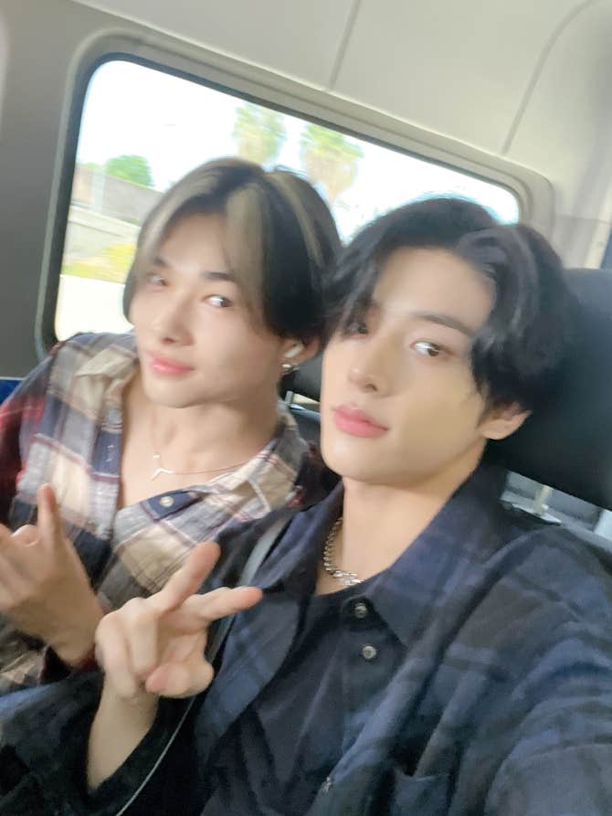 ENHYPEN 커뮤니티 포스트 - im crying rn, jake and riki posted selca