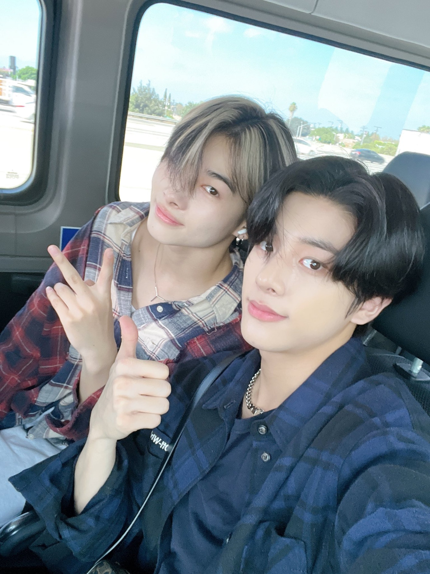ENHYPEN 커뮤니티 포스트 - im crying rn, jake and riki posted selca