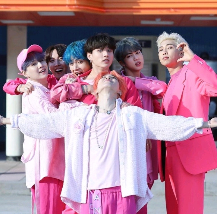 BTS Community Post - "Meu mundo rosa" 🤩💖💝💕💞💗💓 Meus bebês lindos. 😍 Amo ...
