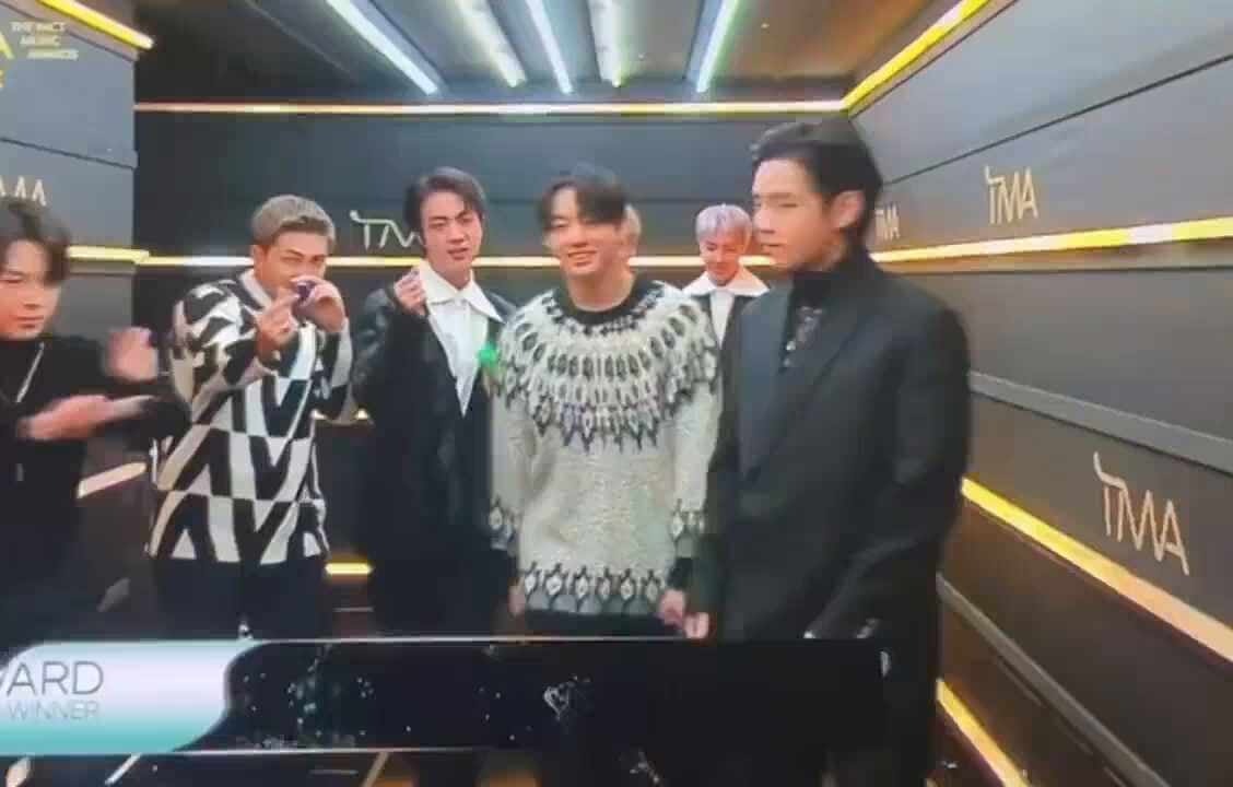 BTS Community Post - もうすぐTMA あれもう1年なんだね ️みんなのパフォーマンスかっこ良かったよ💜 今年は、トロフィー🏆が新しくなるみたいだね ️ きっと大丈夫💜 ...