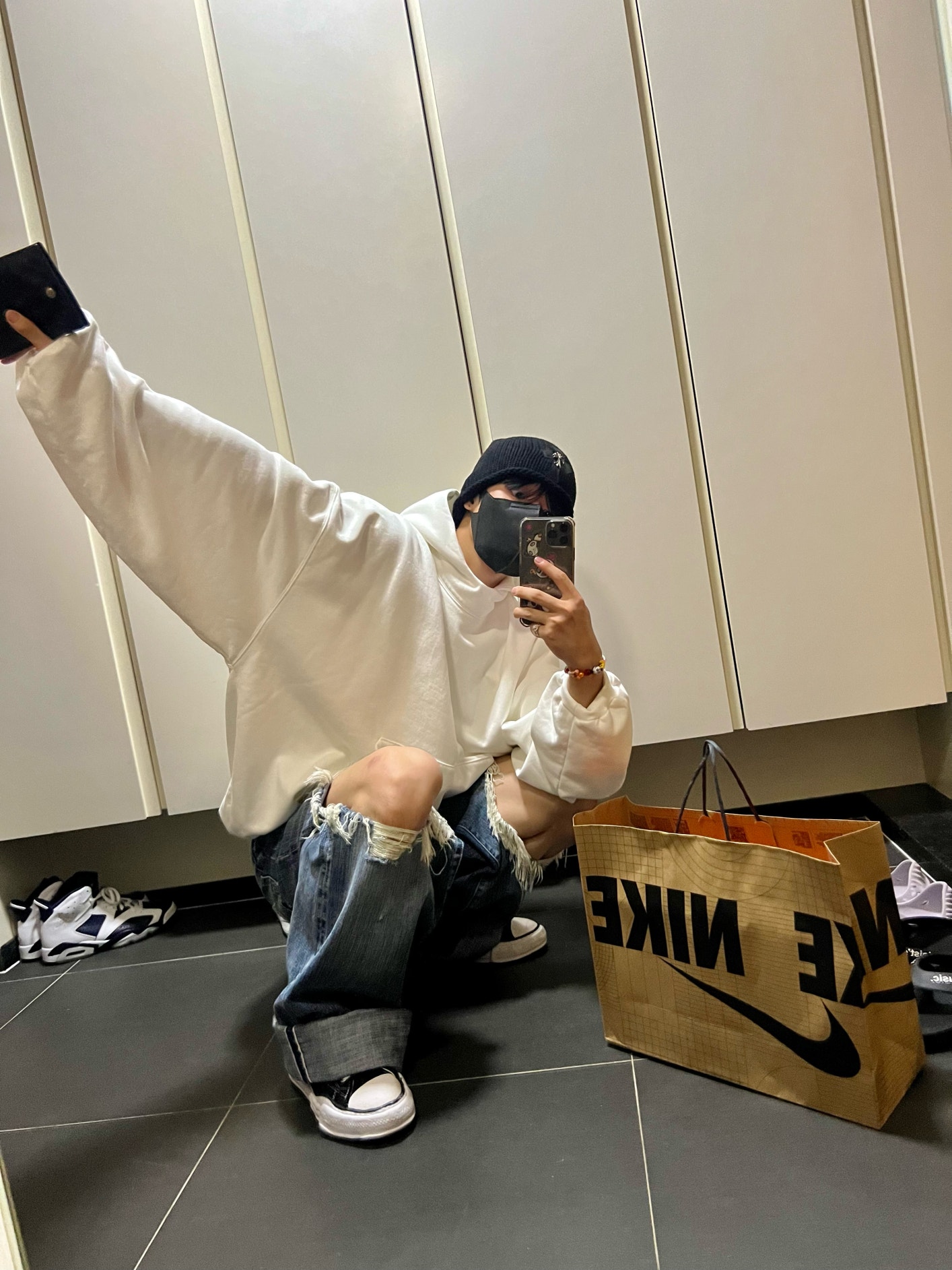 Treasure Community Post Hello 활동도 잘 부탁해 재미있게 가자 🔥👋🏻😊 Jihoon