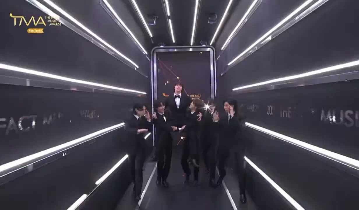 Bts 커뮤니티 포스트 Jin ️🔥