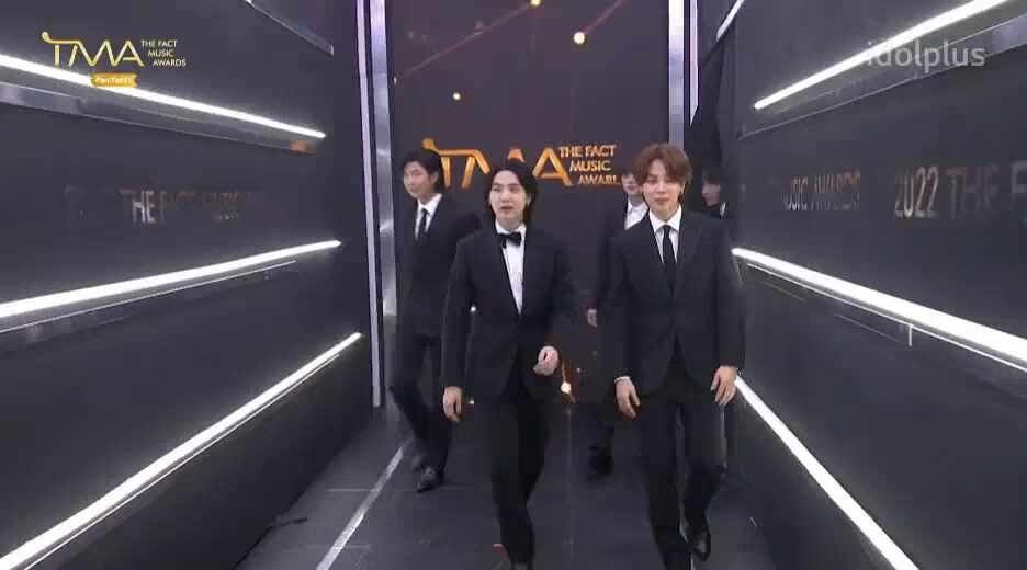 BTS Community Post - BTS 'IDOLPLUS POPULARITY AWARD'🏆🎉💜