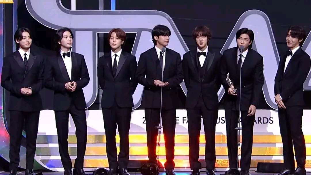 BTS Community Post - Congrats to BTS for winning the Global FANNSTAR award at the 2022 The Fact ...