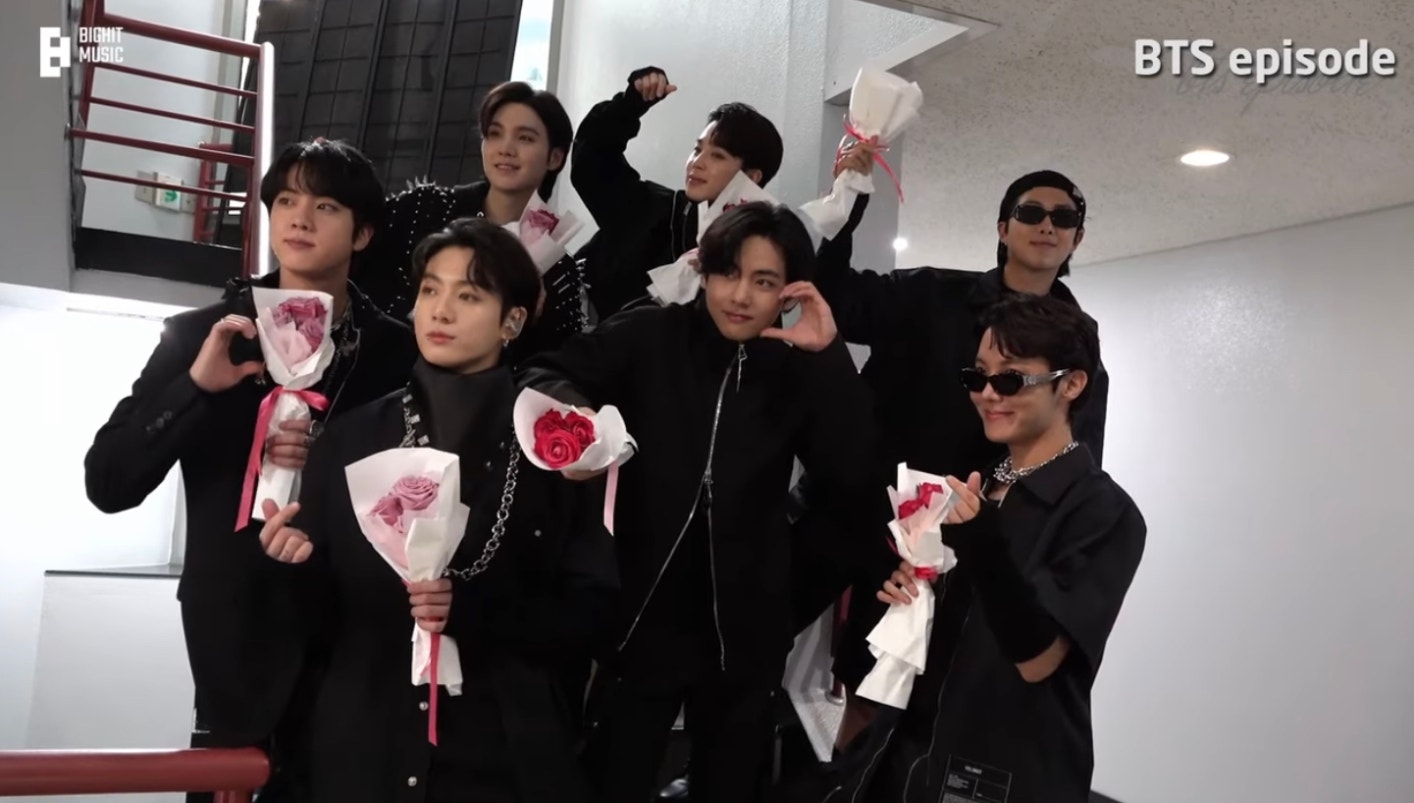 BTS Community Post - 今日はTMA授賞式ですね🏆 私はリアタイで見ることができません😢 本当は、テレビの前で時間を共にし あなた達の輝く姿を見たい ️ 拍手を送りたい、歌っ ...