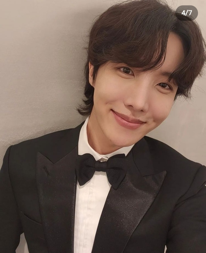 BTS Community Post - 今日は昨日の余韻に浸りながら😊 TMAを何回も観返してました👀🎶 メンバー一人一人の表情は本当に素敵で 会場の雰囲気をこころに刻んでるように 思えまし ...