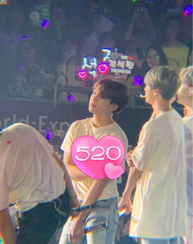 Bts Community Post 정국아 날로 날마다 당신이 있기 때문에 나의 세계 다 가득하고 기쁘네요 보라해💜 我唯一的爱🌹🍀