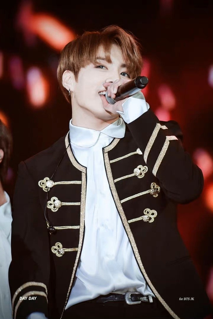 Bts Community Post 정국아 날로 날마다 당신이 있기 때문에 나의 세계 다 가득하고 기쁘네요 보라해💜 我唯一的爱🌹🍀